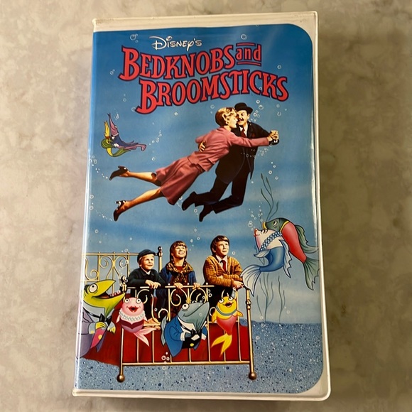 Bedknobs and Broomsticks | Media | Bedknobs And Broomsticks Vhs Disneys ...